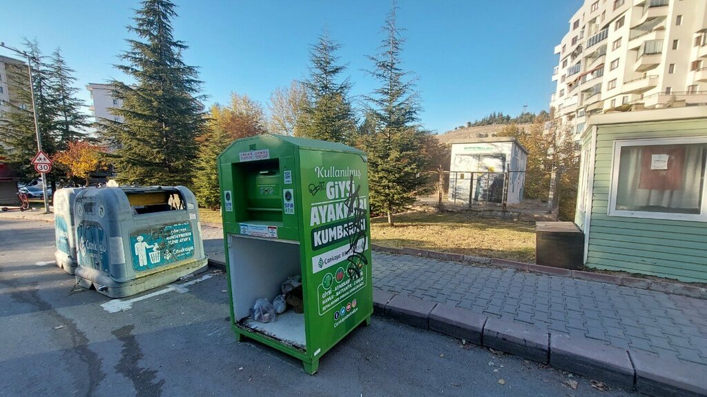 Yardım toplama noktası Kullanılmış Giysi ve Ayakkabı Kumbarası, Ankara, foto