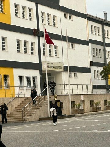 Lise Çağrıbey Anadolu Lisesi, İstanbul, foto