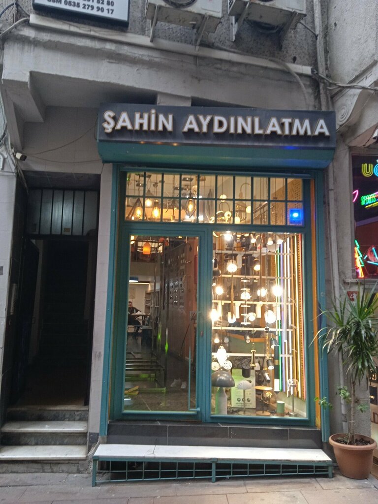 Lamba ve avize mağazaları Şahin Aydınlatma, İstanbul, foto