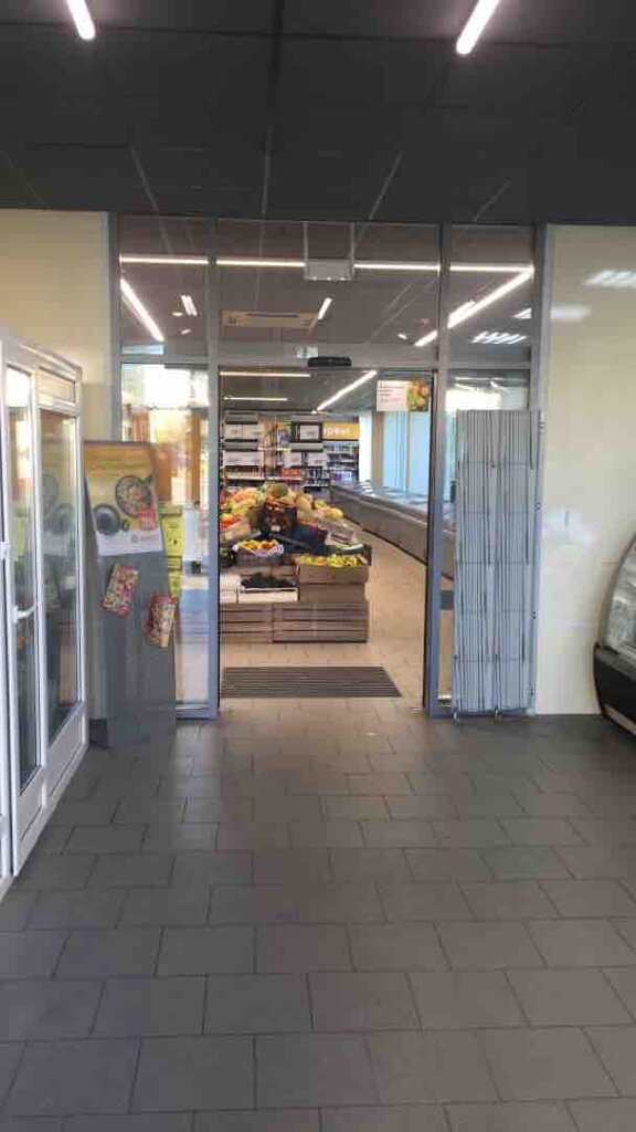 Süpermarket Dixy, Tixvin, foto