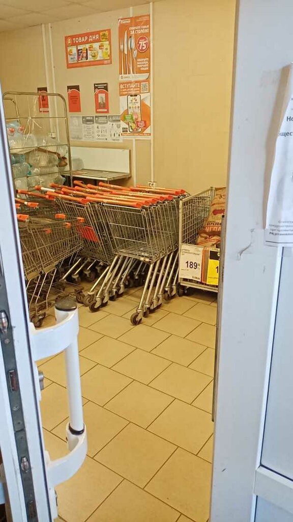 Süpermarket Dixi, Novgorodskaya oblastı, foto