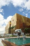 The Royal Pacific Hotel and Towers (Canton Road No:33), otel  Kowloon'dan