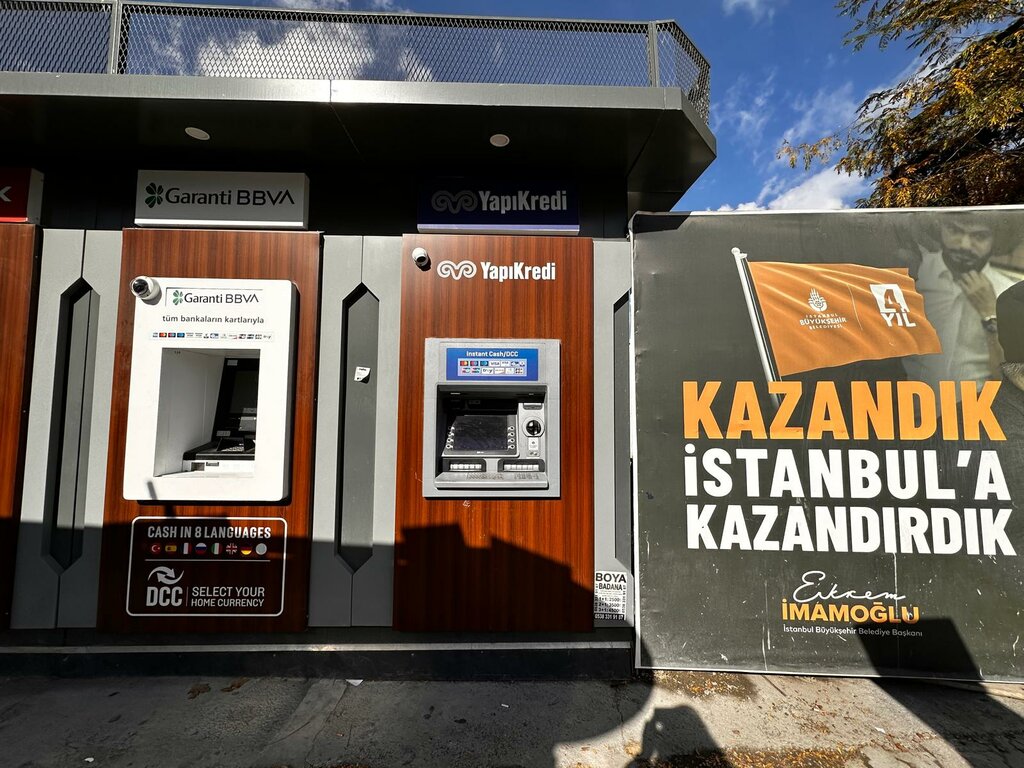 ATM'ler YapıKredi, İstanbul, foto