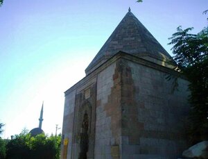 Kutlu Hatun Türbesi (Hunat Mah., Zikzaklı Sok, Melikgazi, Kayseri), turistik yerler  Kayseri'den