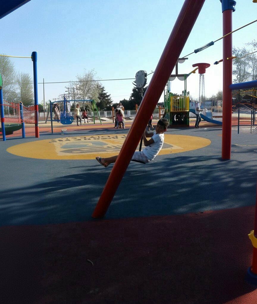 Kültür ve eğlence parkları Şehit Pilot Yüzbaşı Atilla Savaş Acarca Parkı, Karacabey, foto