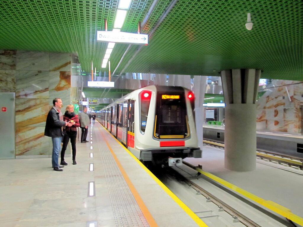 Metro istasyonu metro Stadion Narodowy, Varşova, foto