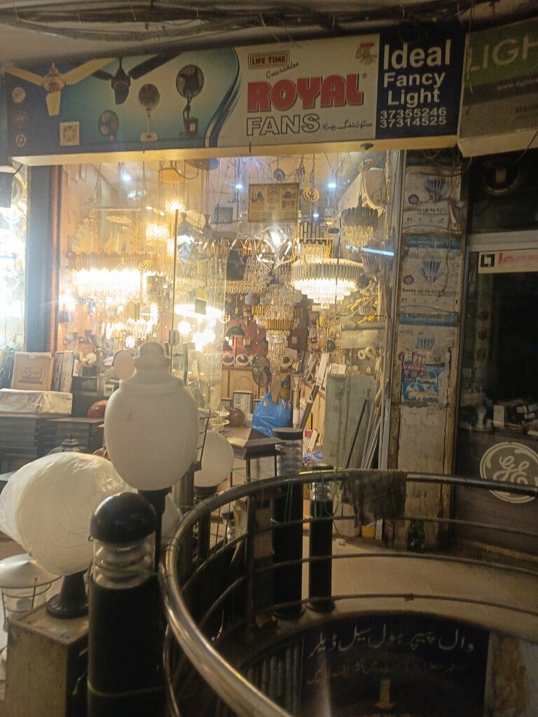 Baskıda kullanılan materyaller Adeel fancy light, Lahor, foto