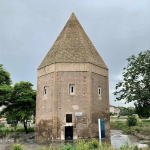 Karaaslan Türbesi (Konya, Karatay, Şemsitebrizi Mah., 19 Mayıs Sok., 18), anıt, heykel  Konya'dan