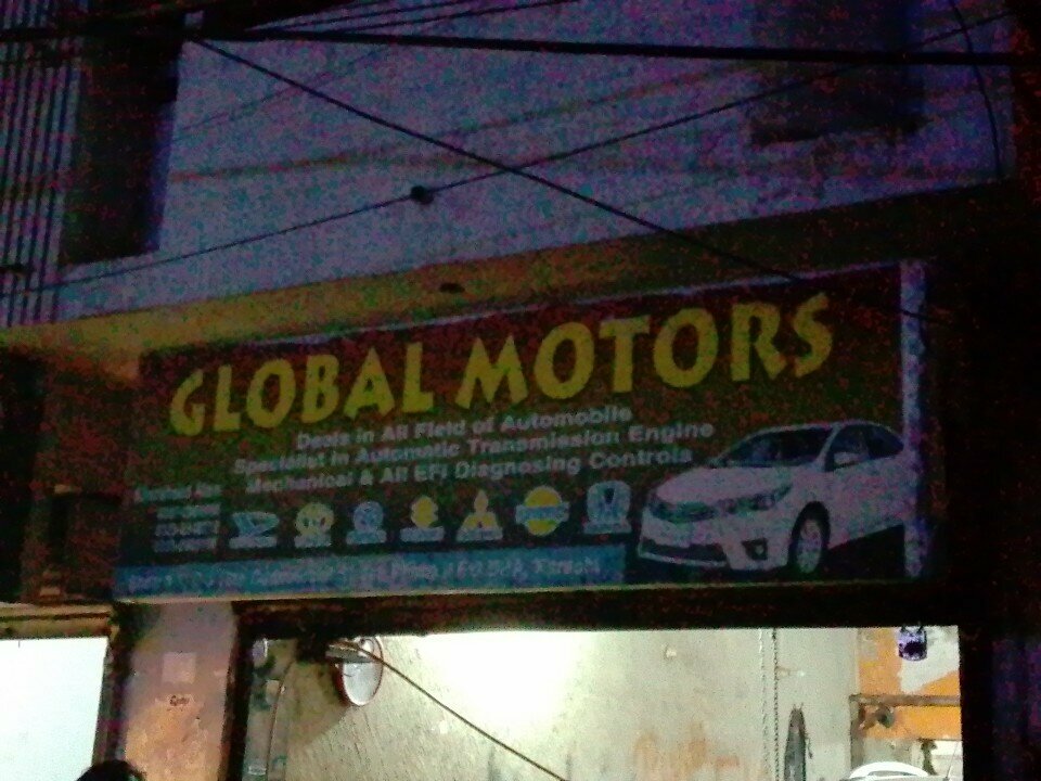 Otomobil servisi Global motors, Karaçi, foto