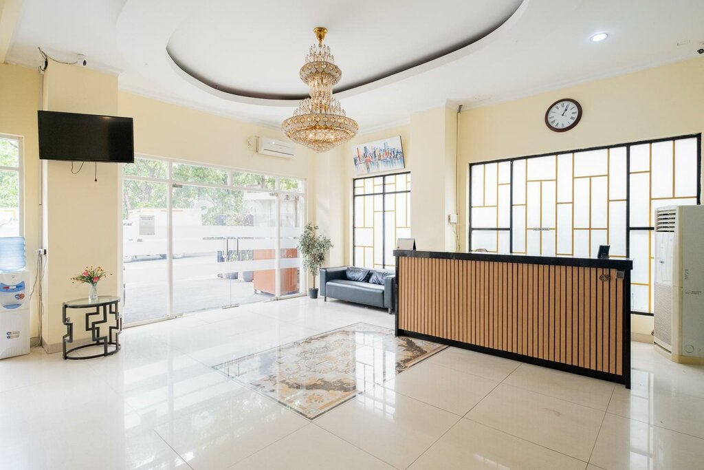 Otel RedDoorz Plus @ Cideng Barat, Cakarta, foto