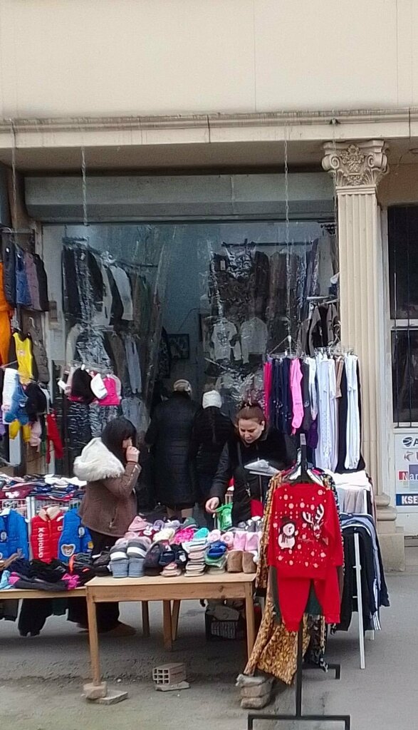 Giyim mağazası Geyim mağazası, Mingeçevir, foto