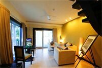 Regenta Beach House Resort (Goa, South Goa County, Salcete Taluk, Village of Sernabatim), otel  Goa'dan