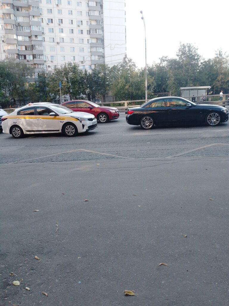 Toplu taşıma durağı Mozhaiskoye highway, Moskova, foto