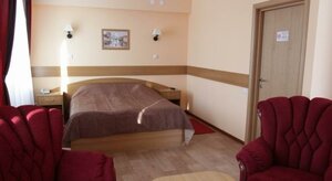 Yunost (Sayanskaya ulitsa No:46/1), otel  Surgut'tan