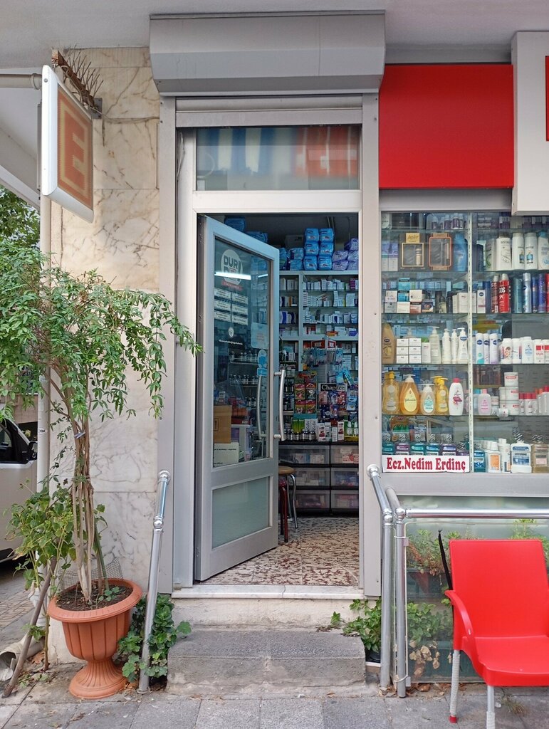 Eczaneler Nedim Erdinç Eczanesi, İstanbul, foto