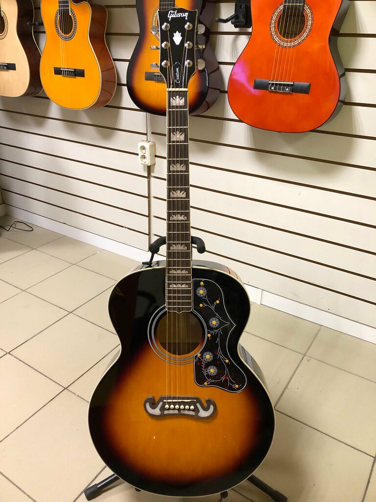 Enstrüman mağazaları Lenon Store & Guitar Workshop, Saint‑Petersburg, foto