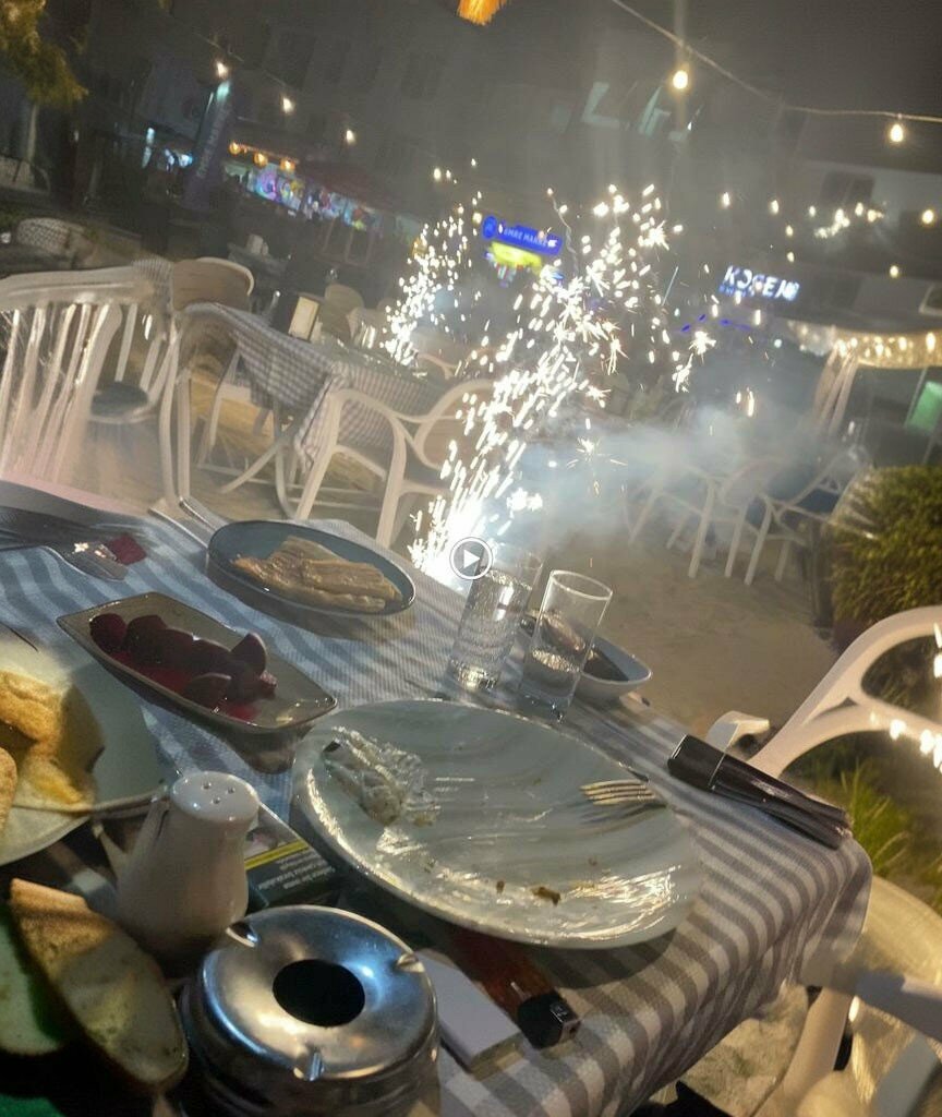 Fast food N'Fes & Yaren Cafe, Marmara, foto