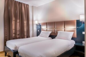 Hotel Jenner (Hauts-de-France, Nord, Arrondissement de Douai, Masny, Rue Jenner, 10), otel  Paris'ten