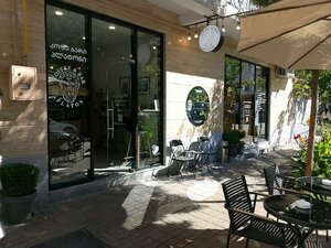 Platon (Vakhtang Gorgasali Street No:13), kahve dükkanları  Batum'dan