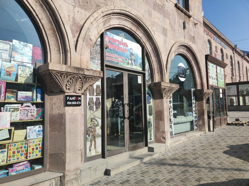 Dış giyim mağazası Micro Mall, Gümrü, foto