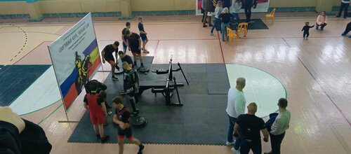 Çok amaçlı spor tesisleri Munitsipalnoye byudzhetnoye obrazovatelnoye uchrezhdeniye dopolnitelnogo obrazovaniya detey detsko-yunosheskaya sportivnaya shkola № 2, Donetsk, foto