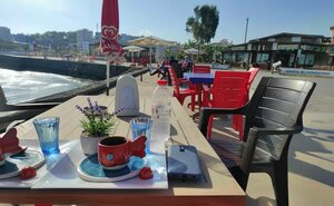 Cafe Yücel (Adana, Karataş, Karşıyaka Mah., Atapark), kafe  Karataş'tan