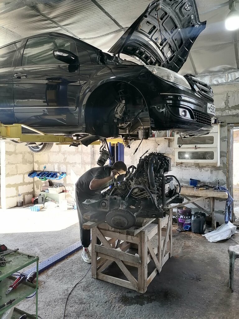 Otomobil servisi Autozservice, Kırım Cumhuriyeti, foto