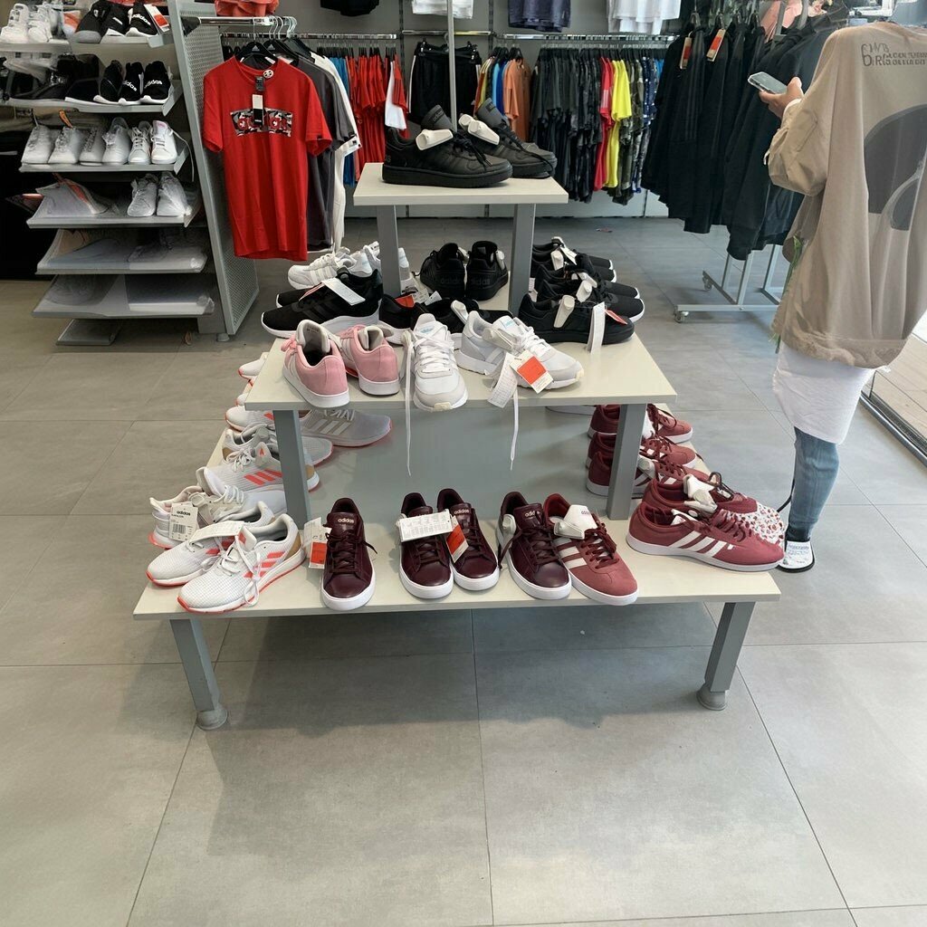 Spor mağazaları adidas, Söke, foto