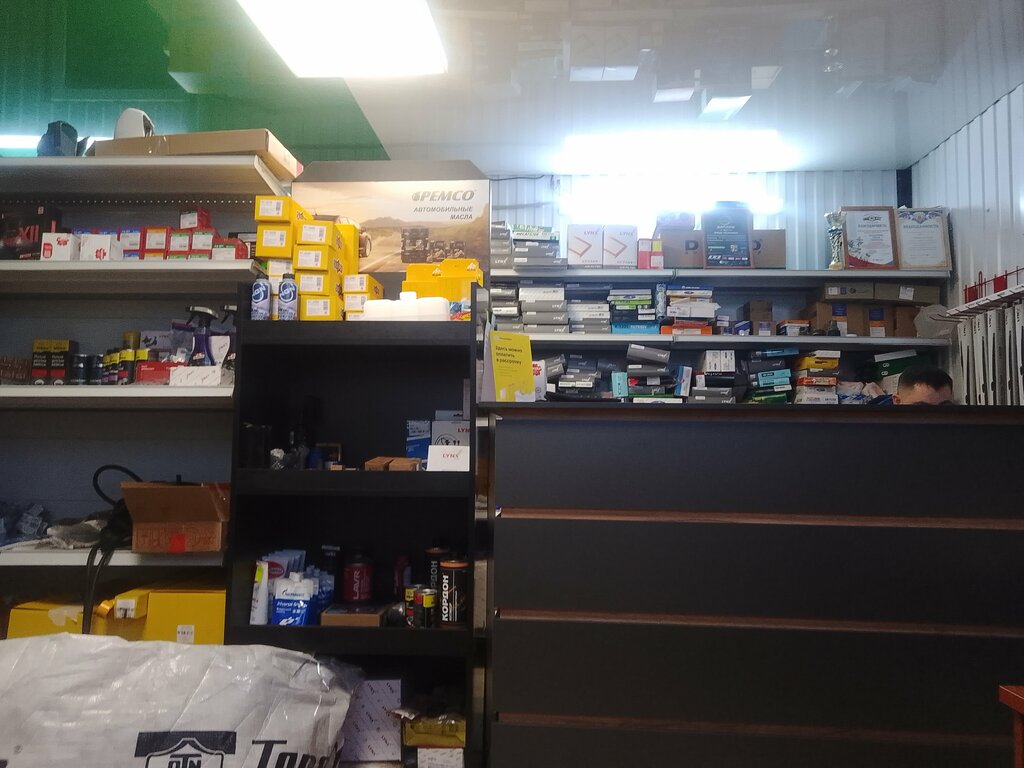 Otomobil yedek parçaları Auto parts and auto goods store, Başkurdistan, foto