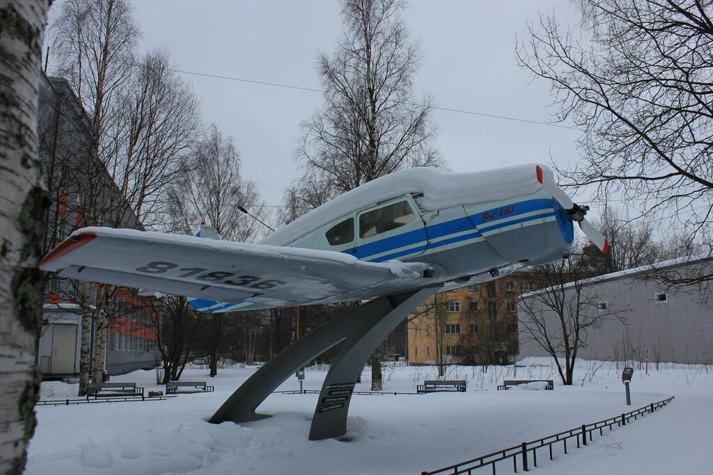 Teknoloji anıtı Самолëт Як-18Т, Arhangelsk, foto
