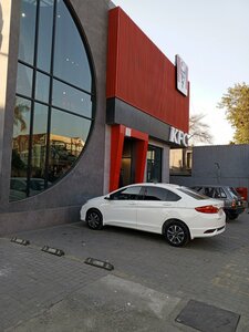 KFC (Province of Punjab, Lahore, Gulberg 2, Block B, Zahoor Elahi Road), fast food  Lahor'dan