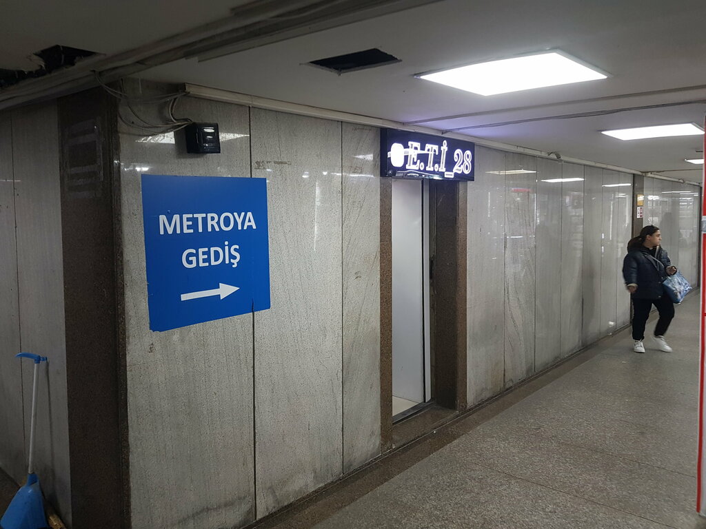 Hediyelik eşya mağazaları E. T. I_28, Bakü, foto