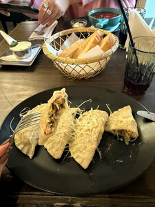 Mamina kvartira (ulitsa Lunacharskogo No:74), restoran  Serpuhov'dan