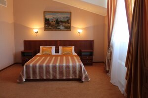 Korona (ulitsa Kalinina No:166, Georgievsk), otel  Georgievsk'ten