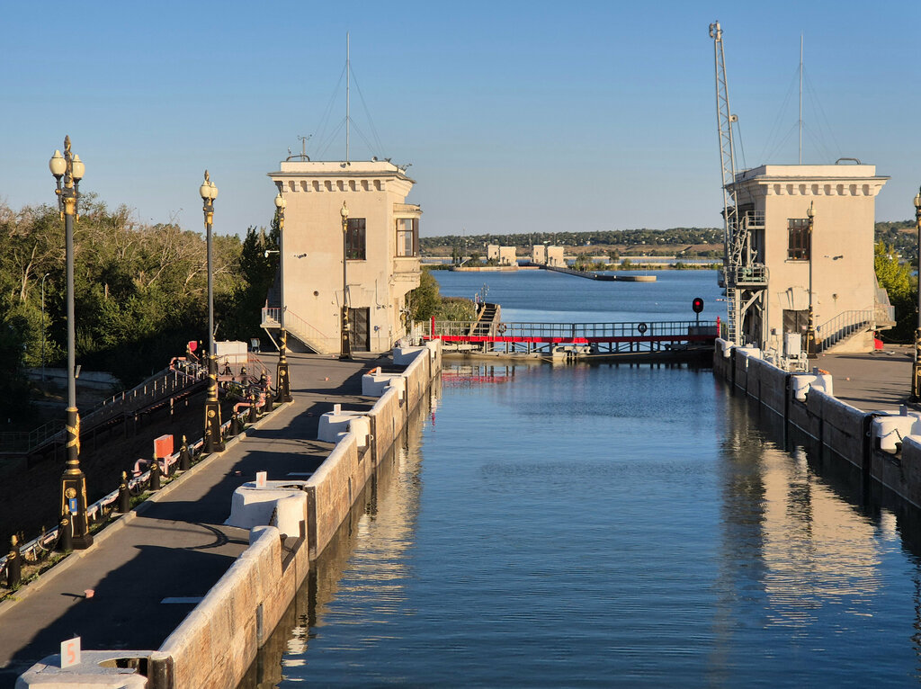 Endüstriyel altyapı Шлюз № 8 Волго-Донского канала, Volgogradskaya oblastı, foto