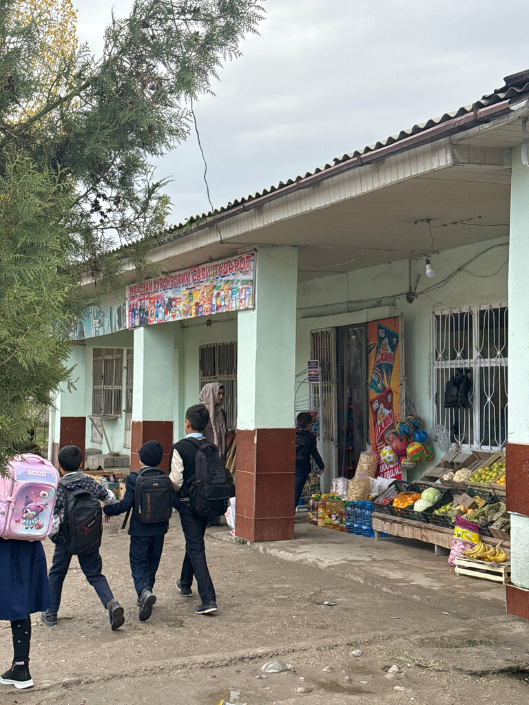 Market Сари поворот, Hisor Bölgesi, foto