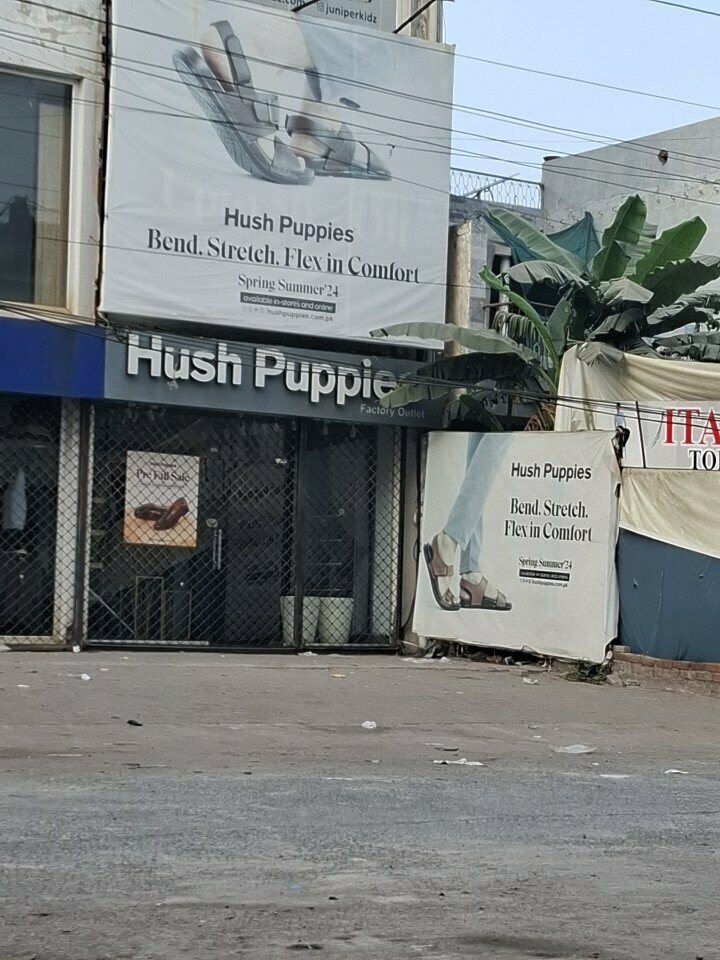 Ayakkabı mağazaları Hush Puppies, Lahor, foto