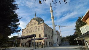 Hazreti Osman Camii (İstanbul, Eyüpsultan, Göktürk Merkez Mah., Çalışkan Sok., 10), cami  İstanbul'dan