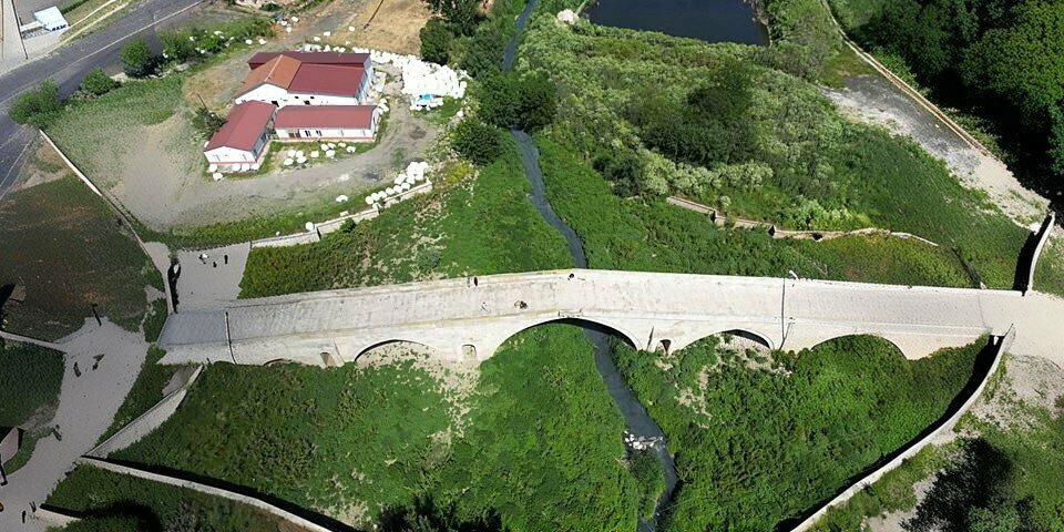 Park, sokak heykeli Tarihi Yedigöz Kemeri, Edirne, foto
