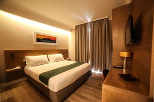 Toledo Relais Suites (Campania, Naples, Via Toledo), otel  Napoli'den