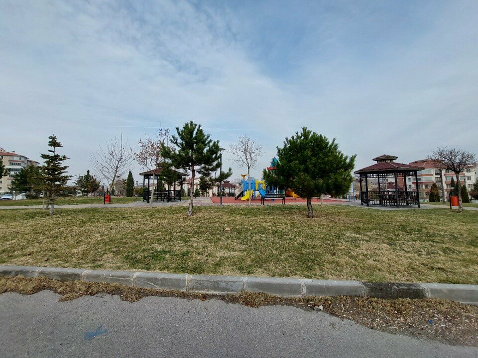 Park, sokak heykeli Şehit Levent Kuşdal Parkı, Ankara, foto