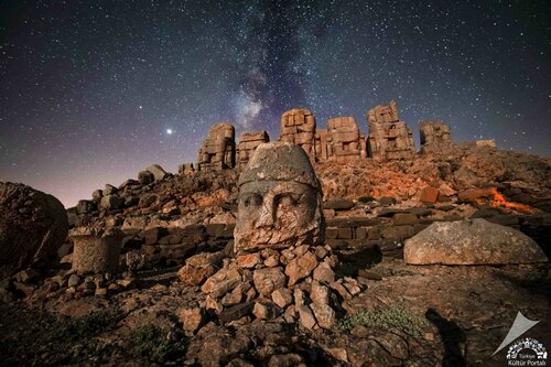 Müzeler ve sanat galerileri Nemrut Dağı Ziyaretçi Karşılama Merkezi, Kâhta, foto