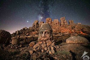 Nemrut Dağı Ziyaretçi Karşılama Merkezi (Adıyaman, Kahta, Kayadibi Köyü), müzeler ve sanat galerileri  Kâhta'dan