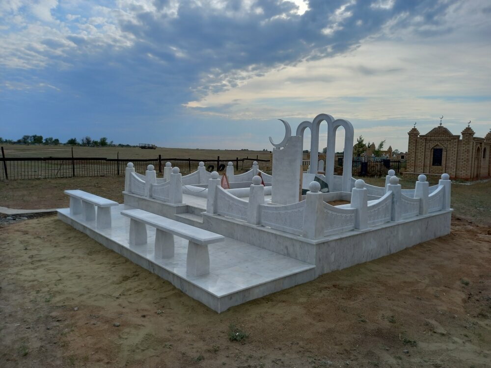 Heykel ve mezarlık taşı üreticileri Empire of Granite, Kostanay, foto