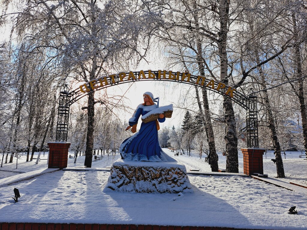 Park, sokak heykeli Девушка с колосьями, Voronejskaya oblastı, foto