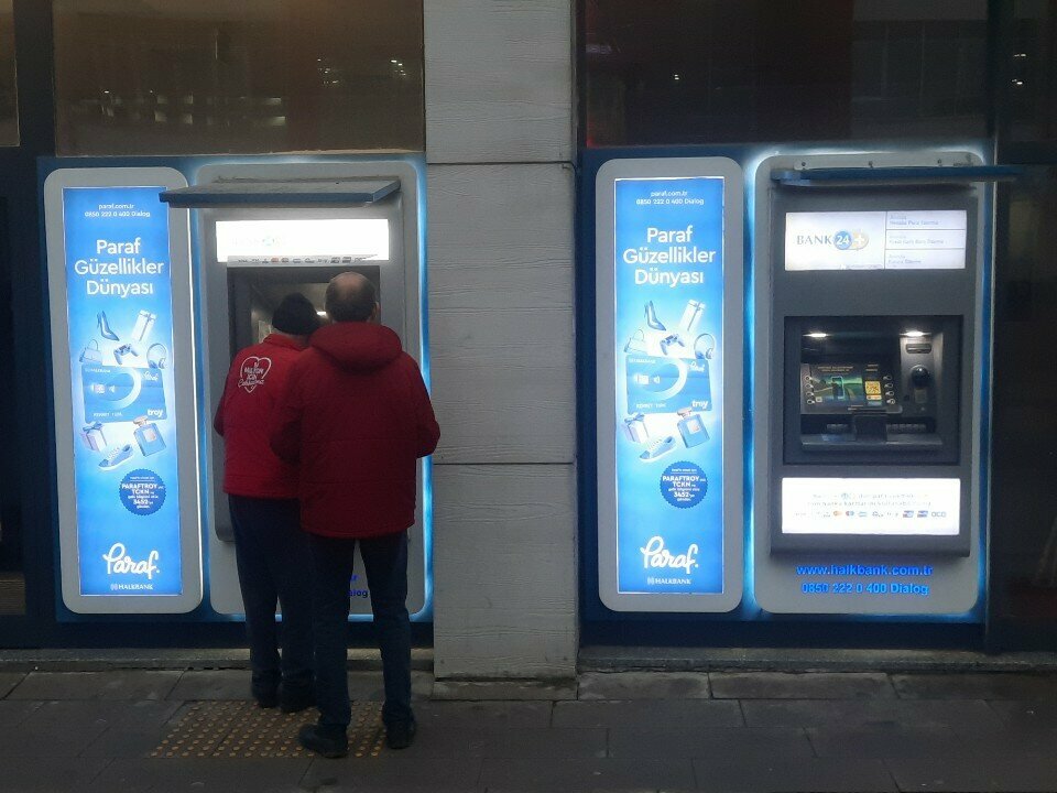 ATM'ler Halkbank, İstanbul, foto