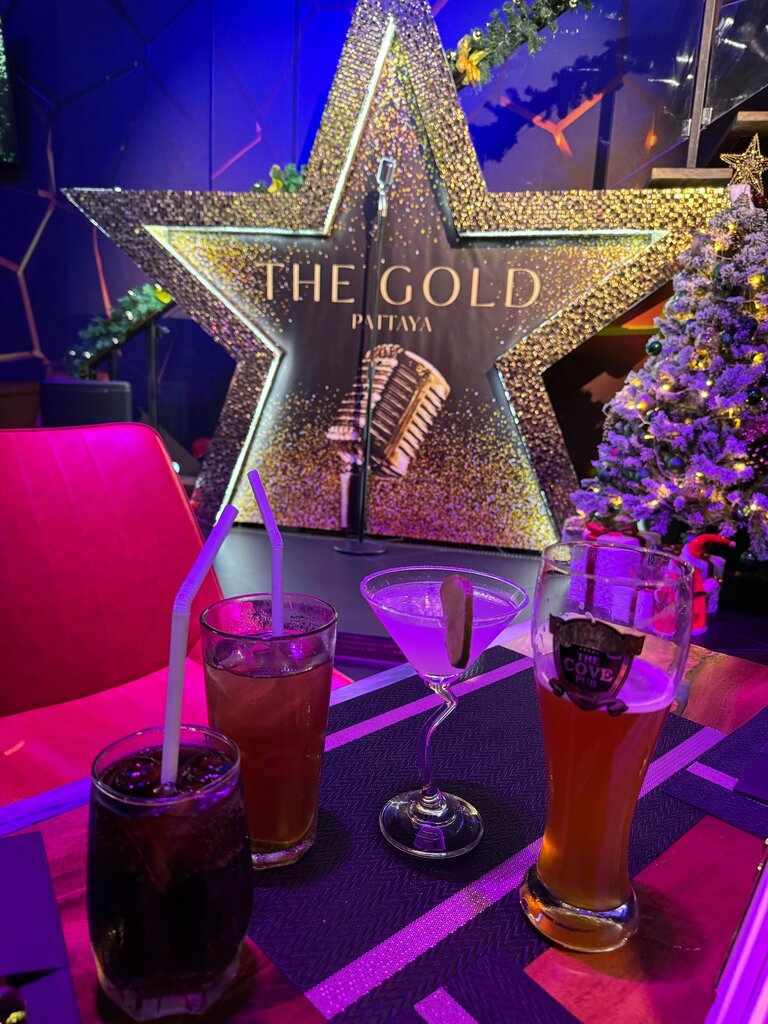 Karaoke kulüpleri The Gold, Pattaya, foto