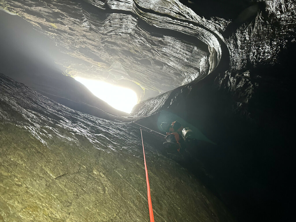 Turistik yerler Sumgan Cave, Başkurdistan, foto