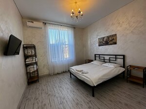 Villa Bella (Republic of Adygea, Maykopsky District, Krasnooktyabrskoye selskoye poseleniye, sadovoye tovarishchestvo Zarechnoye-2, Abrikosovaya ulitsa), otel  Adıge Cumhuriyeti'nden