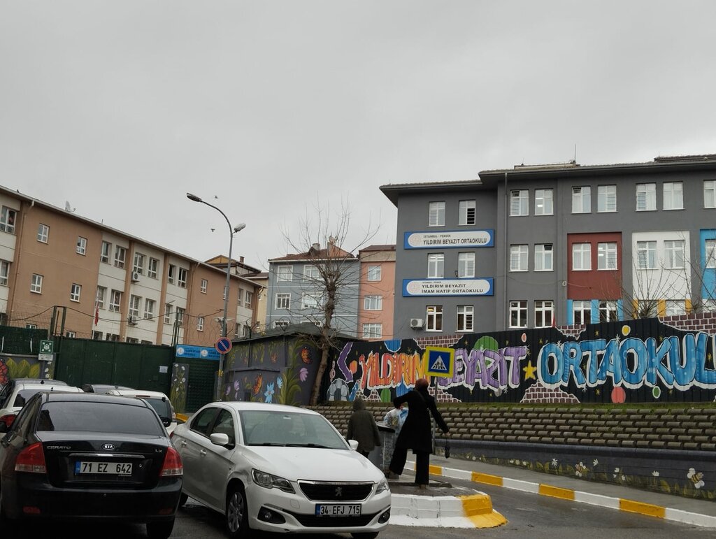 Ortaokul Yıldırım Beyazıt İmam Hatip Ortaokulu, İstanbul, foto